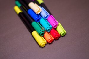 Classroom Objects in Spanish - Learn School items in Spanish